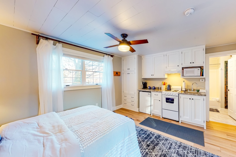 Cozy Studio Condo With Great Location, Wifi & Kitchenette - Ludlow, VT