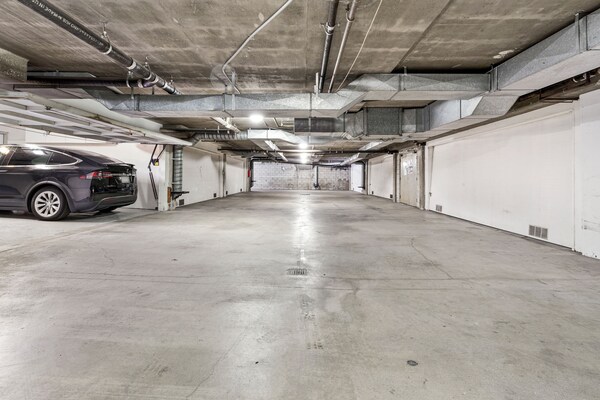 Modern Townhouse With King Bed And 2 Car Garage. Santa Monica Adjacent. - Santa Monica, CA