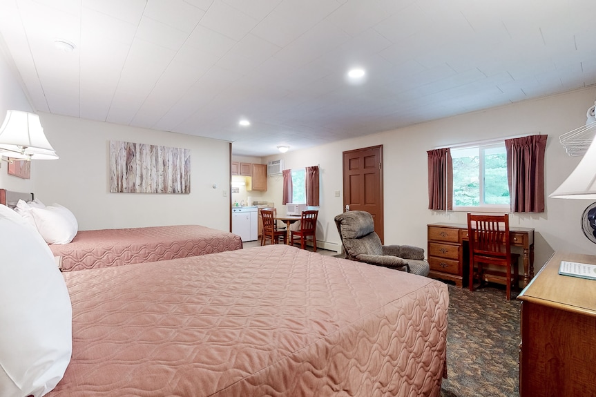 Charming And Casual Motel In A Great Location With Shared Resort Amenities - New Hampshire
