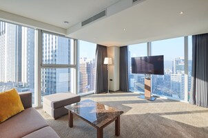 Stanford Suite | Edredões de penas, cofre no quarto, secretária 