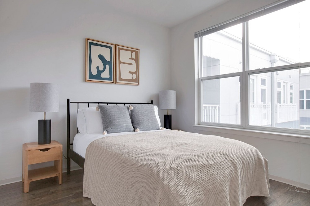 Luxe 2b W/ W/d, Gym, Rooftop. Steps From T Stop By Blueground - Somerville, MA
