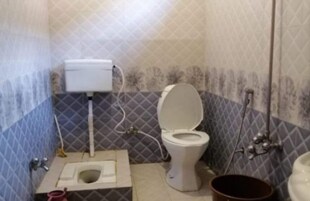 Quarto Triplo Deluxe | Casa de banho | Um polibã, artigos de higiene pessoal grátis, chinelos 