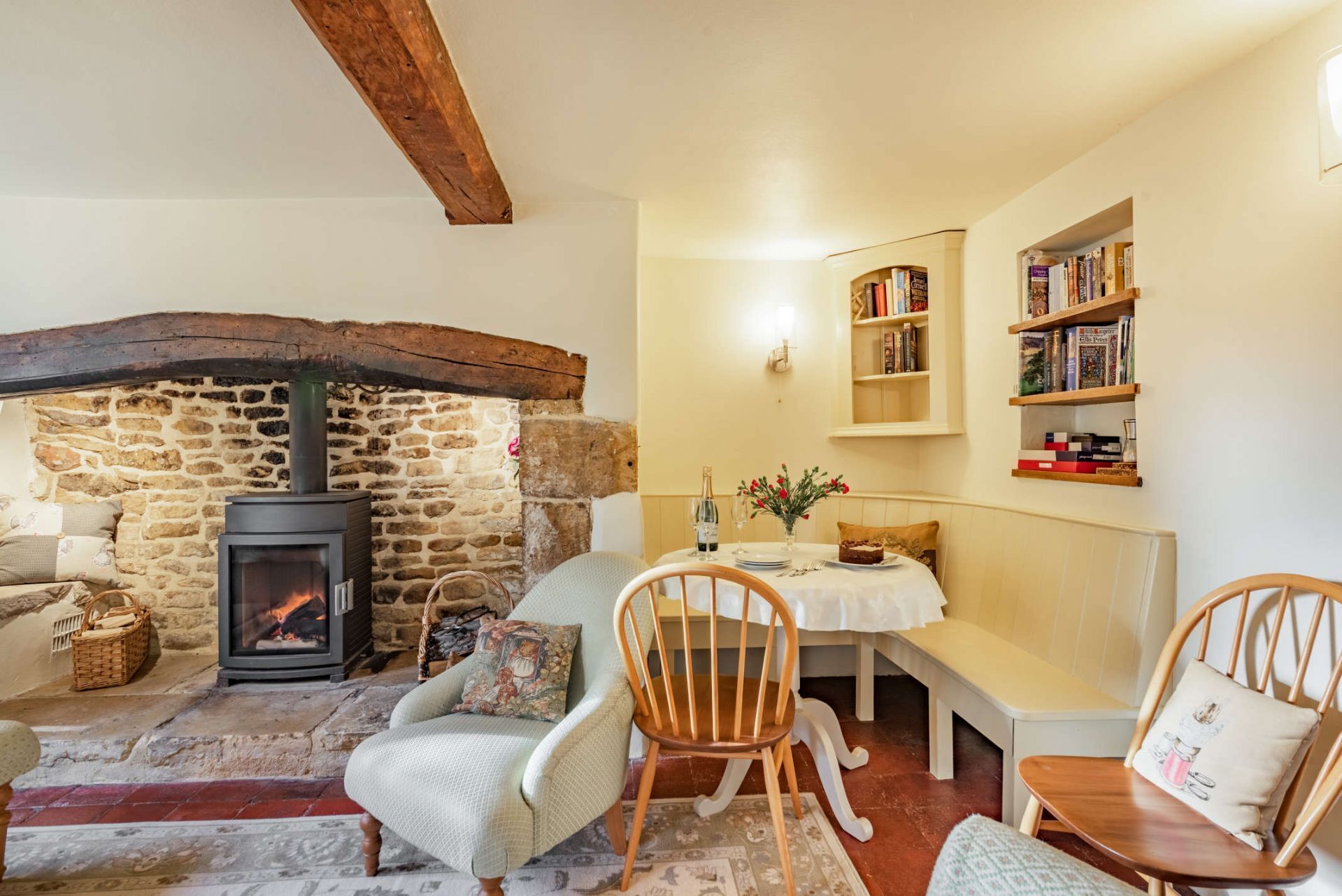 A Delightful Two Bedroom Cotwold Holiday Cottage With Garden - Cosy Corner - Stow-on-the-Wold