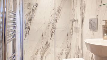 Quarto Duplo Superior, casa de banho anexa | Casa de banho