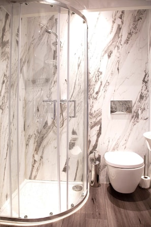 Quarto casal standard, suíte, vista para o pátio | Banheiro