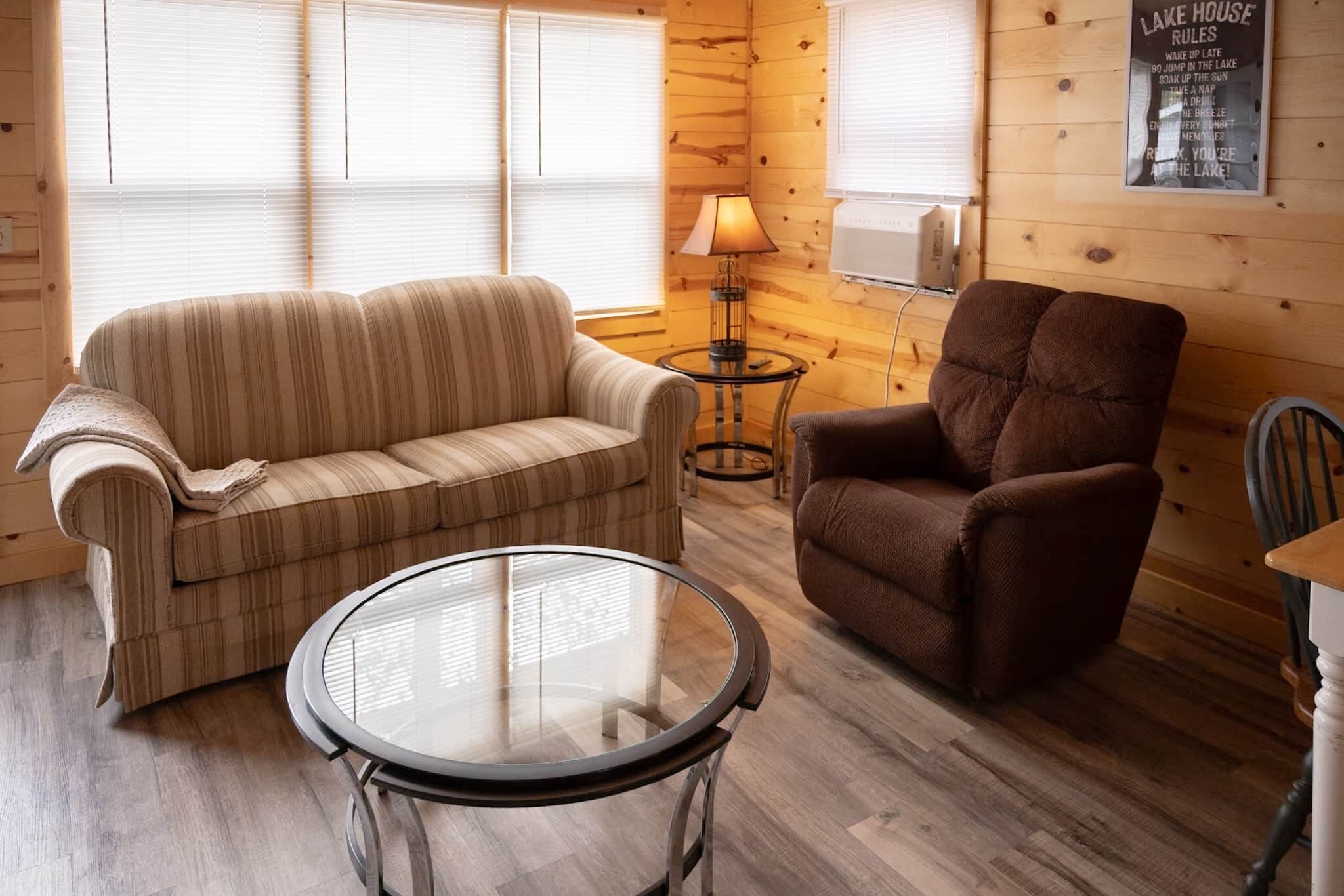 Cottage 6 On Beautiful Fox Lake! - Cambria, WI