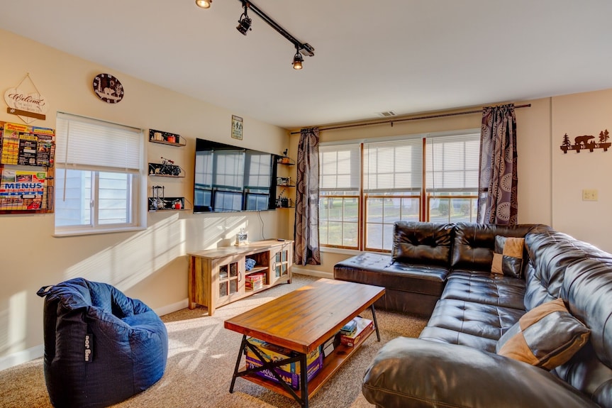 Mountain Vista Lodge W/hot Tub & Arcade - Pennsylvania