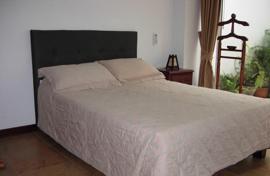 Apartamento Con Patio Y Aire Acondicionado En El Barrio San Antonio - Cali