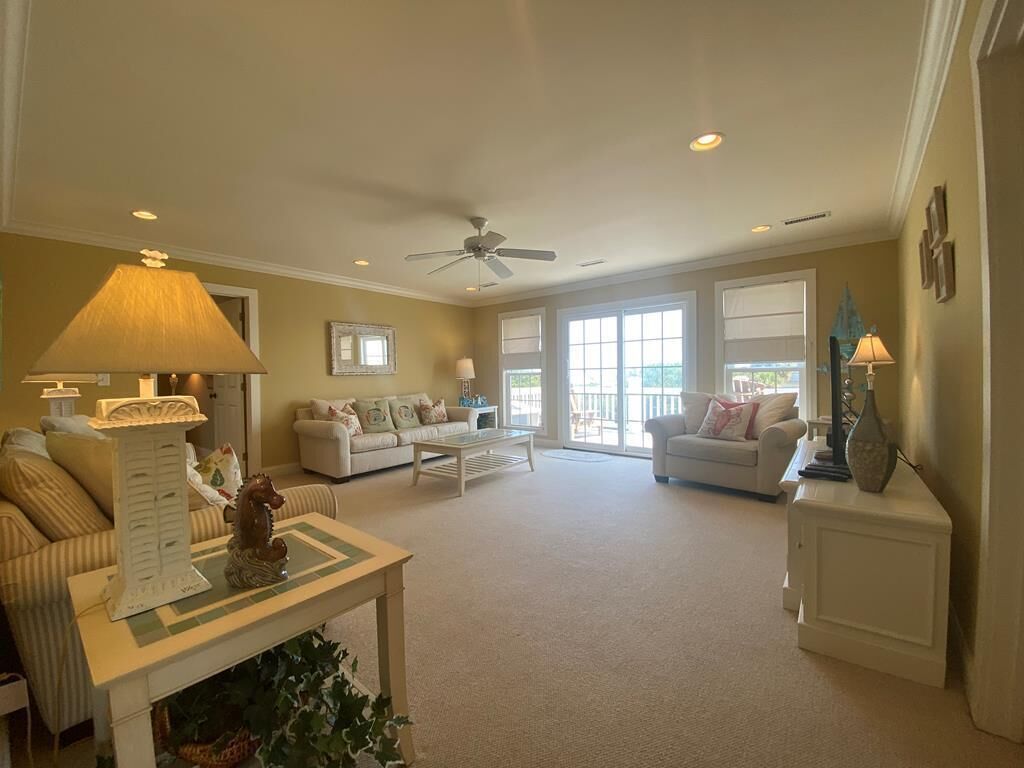 Spacious Second Row Beauty;private Pool; Beach & Ocean Views; Multiple Porches - Edisto Island, SC