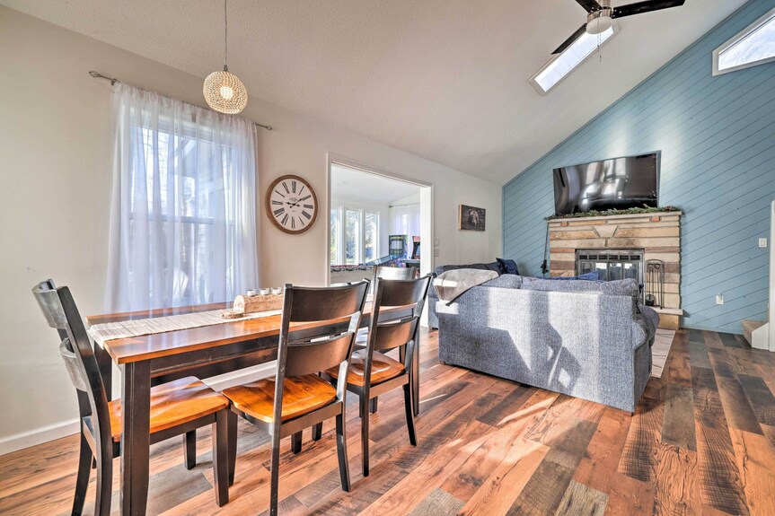 Hot Tub, Fire Pit & Game Room: Tobyhanna Home! - Pennsylvania