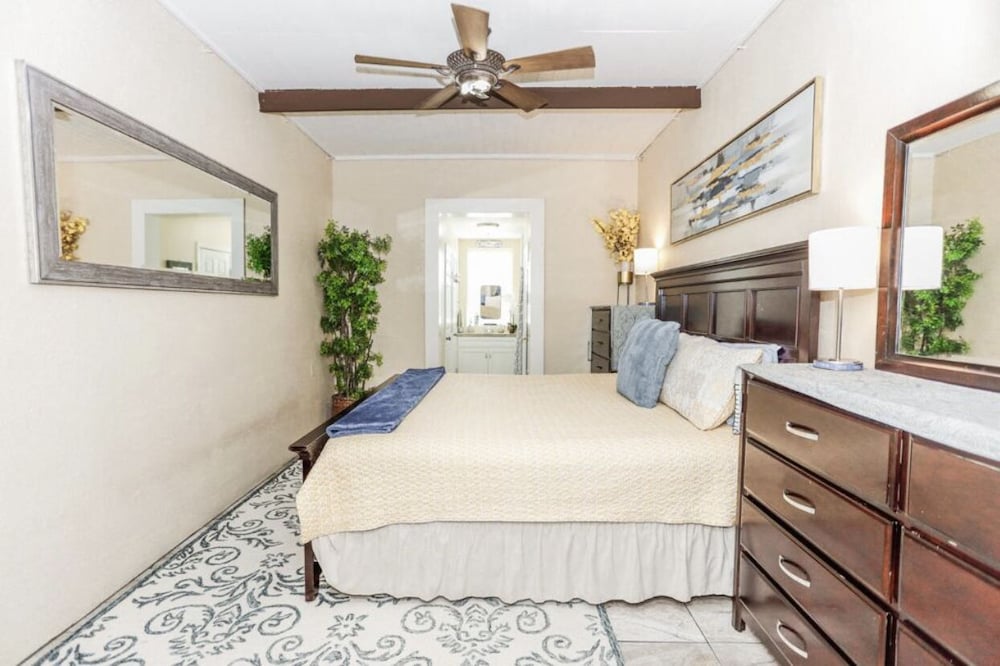 Cozy Home In Mid Valley, 3 Minutes Away From Outlets. - Texas