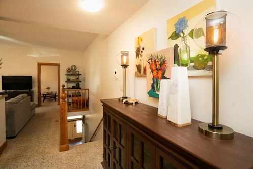 Historic District 2br/2ba Newly Furnished Condo - Hot Springs, AR