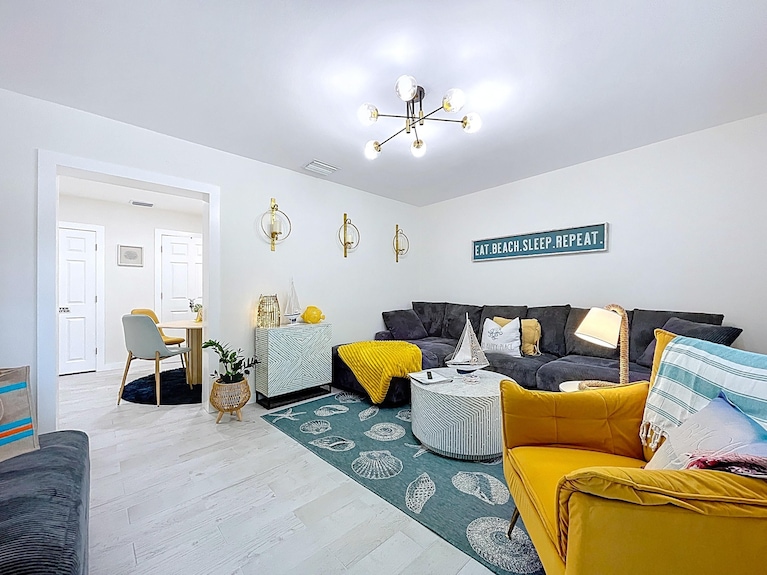 Charming Ground Level Resort Style 3 Units Condo Of A Triplex- Unit A - Anna Maria Island, FL