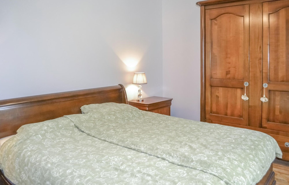 Nice Home In Bourg Du Bost With Wifi - Aubeterre-sur-Dronne