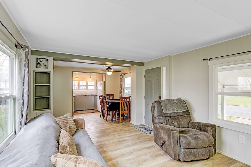 Newly Remodeled 3 Bedroom, 1 Bath Lake Getaway Home. - レイクビュー, OH