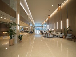 2 bares/lounges, bar ao lado da piscina, bar na praia