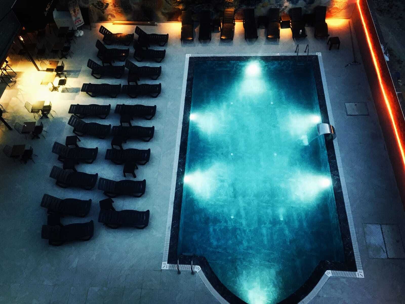 Piscina exterior sazonal 