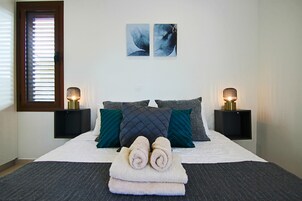 Apartamento superluxo | Ferros/tábuas de passar roupa, Wi-Fi de cortesia, roupa de cama