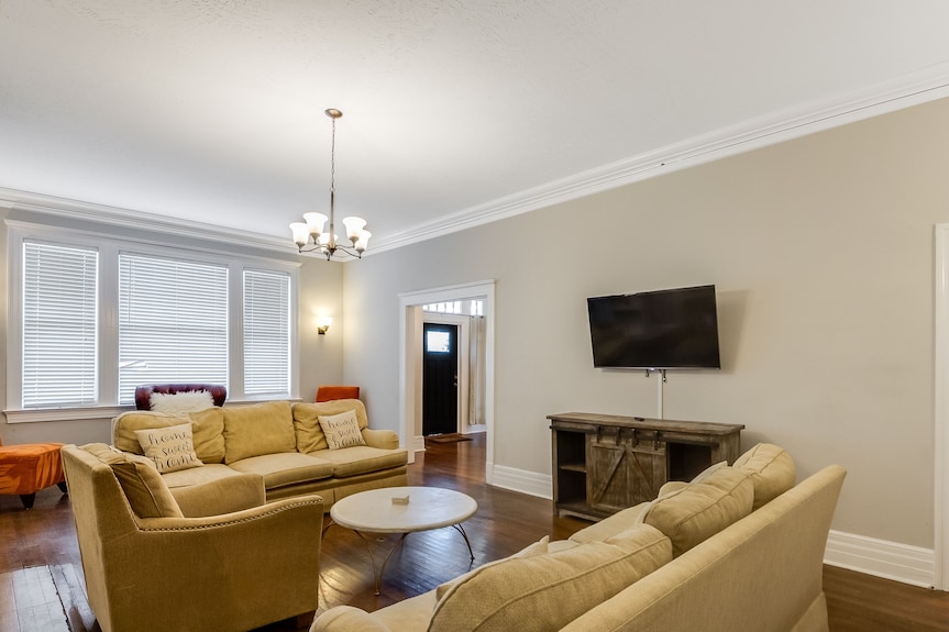 Royal Resort - Jackson, MS