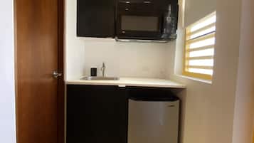 Quarto Duplo Económico | Kitchenette privada | Minifrigorífico, um micro-ondas
