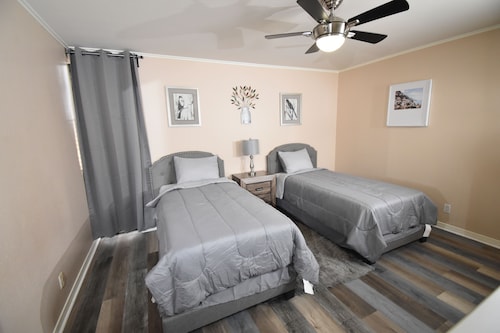 5b Lux 2bd 2bth Condo W/king/2 Separate Twin Beds - Grand Prairie, TX