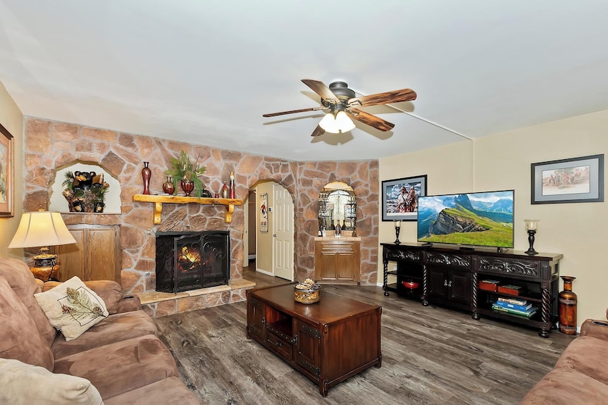 Summit Adventure Condo By Destination Big Bear: Steps From Snow Summit Resort! Multiple Balconies! - Kalifornien