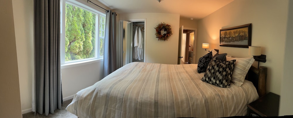 Great Location, Relax By Sandpoint City Beach Park Or Shop Downtown - Sandpoint, ID