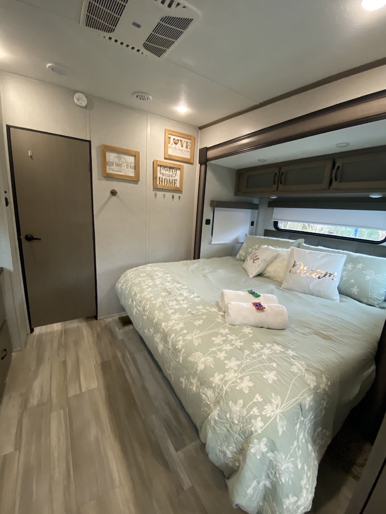 43ft Chic & Cozy Rv In Country W/pool+spa In Lake Conroe/willis - 컨로우
