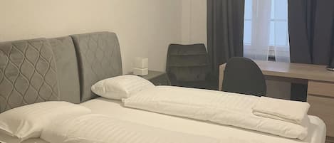 Quarto casal básico | Fachada da propriedade