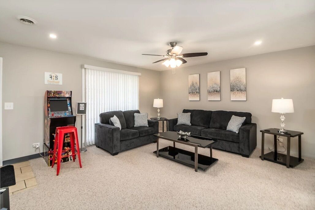 Orland Park Fhs Rental -Huntington Ct - Orland Park, IL