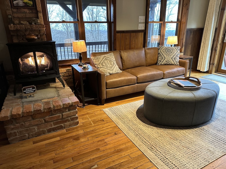 Secluded & Romantic, Blowing Rock, Views, Hot Tub - The Red Rover - Blowing Rock, NC