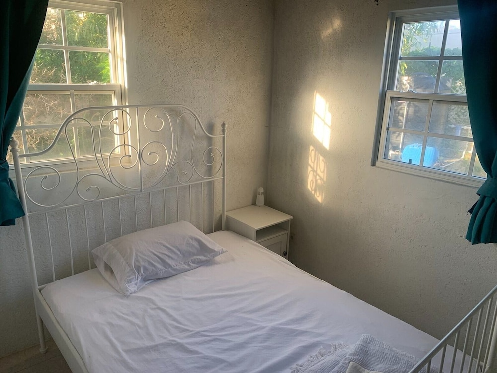 Gf Apartment -Your Ideal Base For Exploring Barbados- Pine Breeze Apartments. - Worthing
