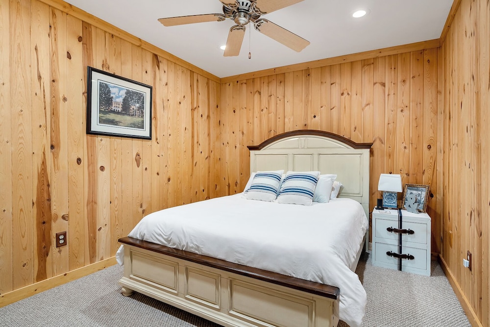 Beautiful And Spacious Home Near Warpath Landing With Hot Tub And Dock! - 클렘슨