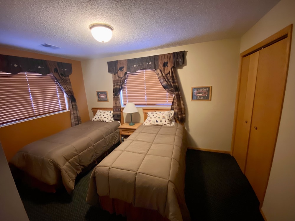 New! Black Bear Traditions-relaxing Northwoods Getaway-little St. Germain Lake - St. Germain, WI