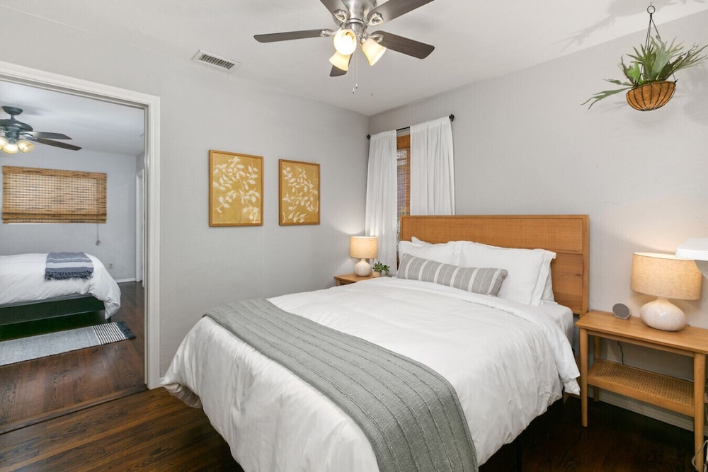 Felspar House · Clean, Charming House In Pb 🏖☀️ Ac, Pkg & Laundry - San Diego, CA