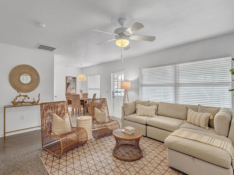 3-bedroom-2 Full Baths Beach House Mnts To Central Beach & Downtown - Vero Beach, FL