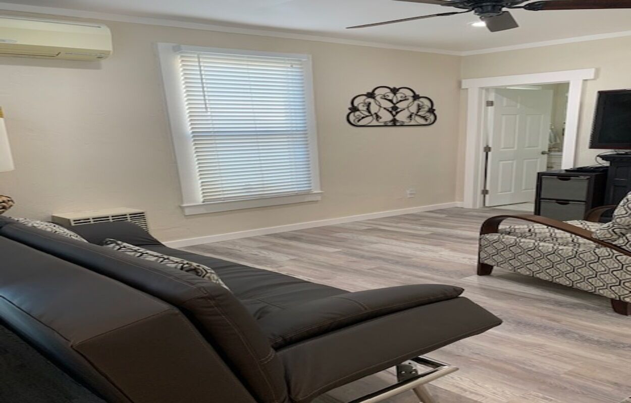 Beach Bungalow In West-end - Monterrey, CA