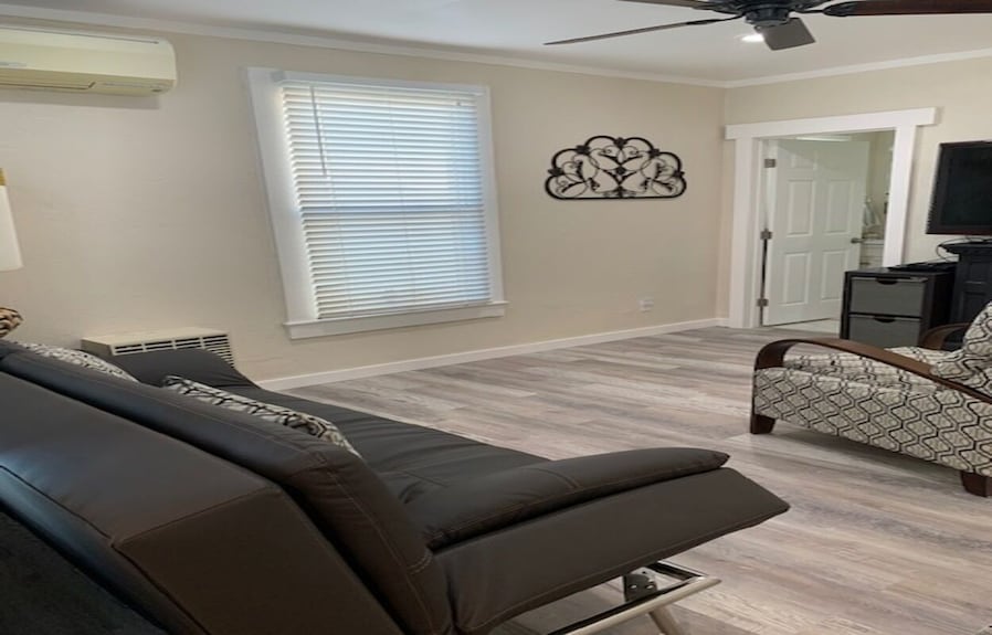 Beach Bungalow In West-end - Monterrey, CA