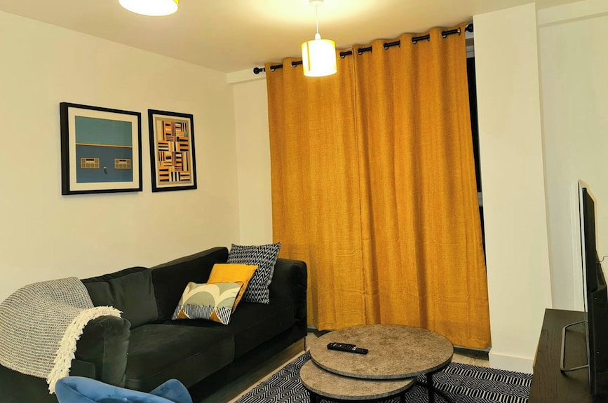 2 Bed Apartment Sleeps 4 With Free Parking - Manchester