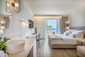 Junior Suite Sea View | Cofre no quarto, secretária