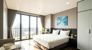 Estúdio Deluxe, 1 cama king-size (Top Floor) | Com decoração personalizada, com mobília individualizada, secretária