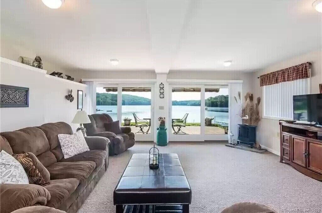 Beautiful Lakefront Retreat Just 15 Mins To Casino - Colchester, CT