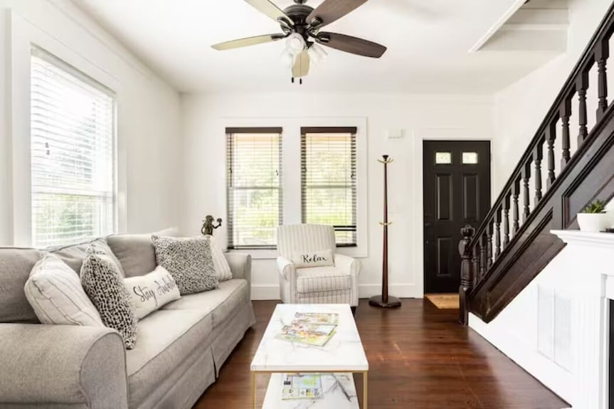 Renovated Townhouse Walk To All - The Hamptons, NY