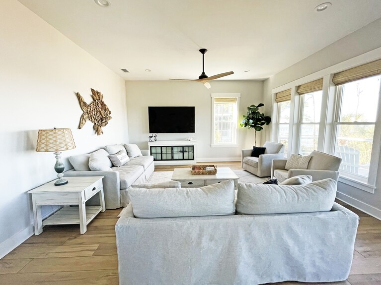 Built In 2021 - Bayfront- Pool -Dock - Elevator - Short Walk To Beach - St. George Island, FL