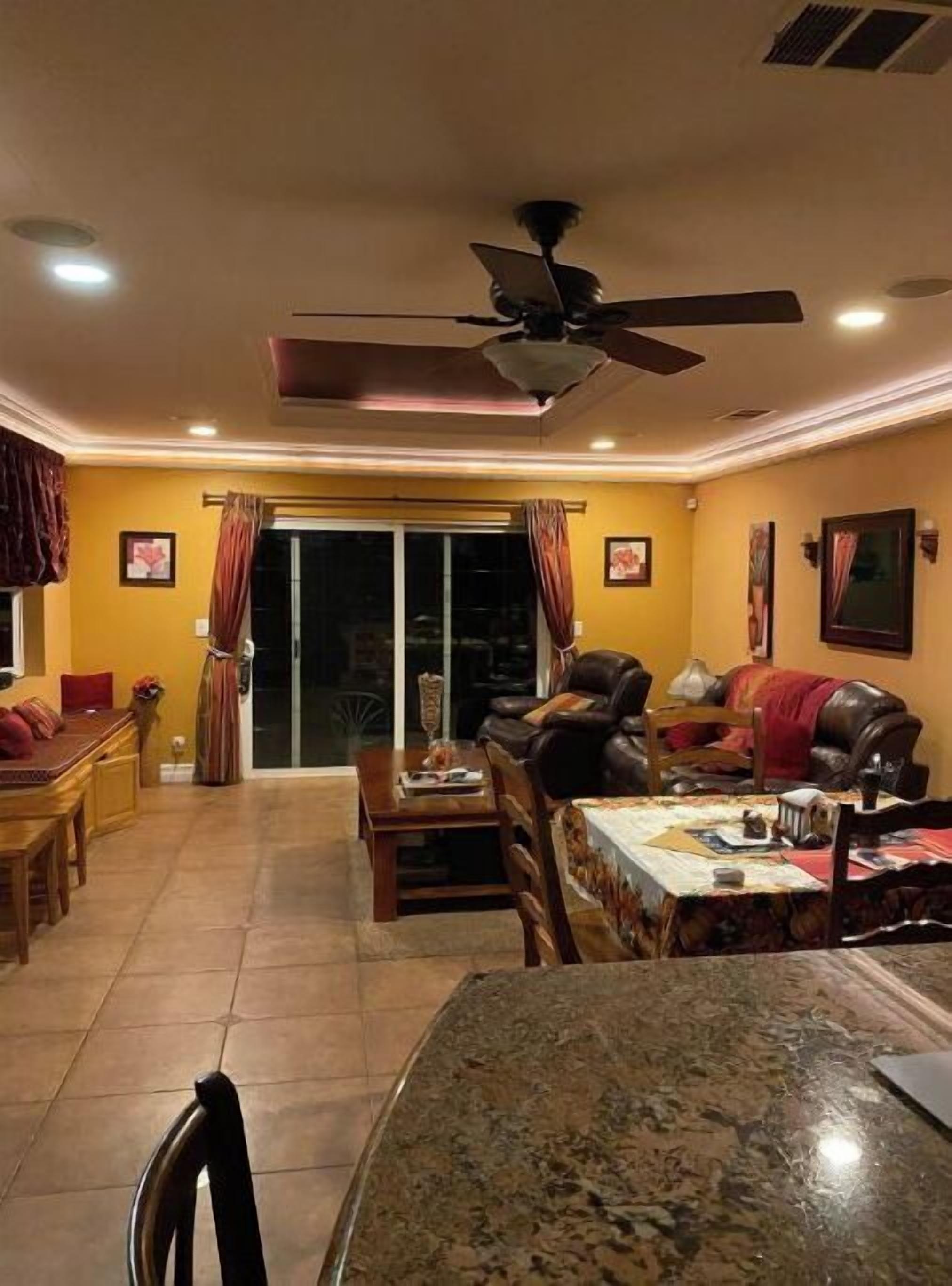 Great 3 Bedroom 2 Bath Single Family Home Close To Disneyland. - Anaheim, CA