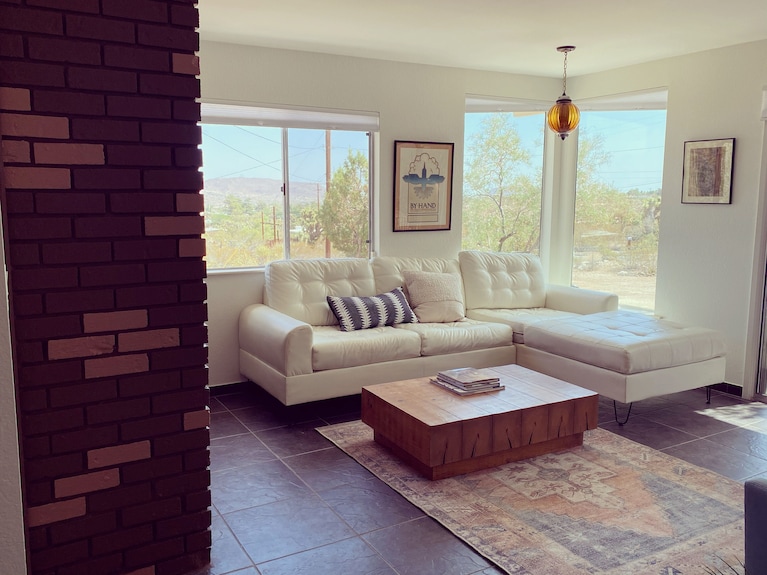 On1.5 Acres & Surrounded By Lots Of Unbuilt Land. Minutes To Joshua Tree & Shops - Yucca Valley, CA