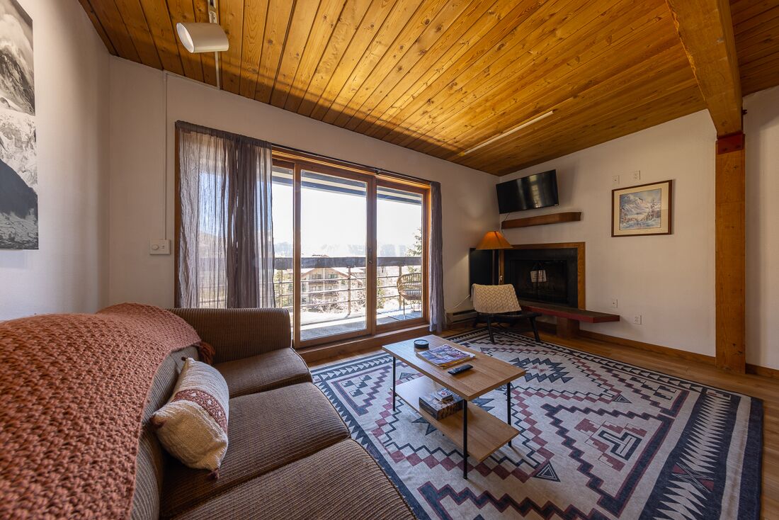 Amazing Location, Free Shuttle Bus With A Hot Tub And Deck With Beautiful Views! - Crested Butte, CO