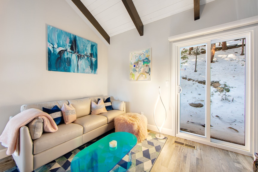 Colorful Home With Washer/dryer, Ac & Wood-burning Fireplace In A Lovely Setting - Lake Arrowhead, Cedar Glen