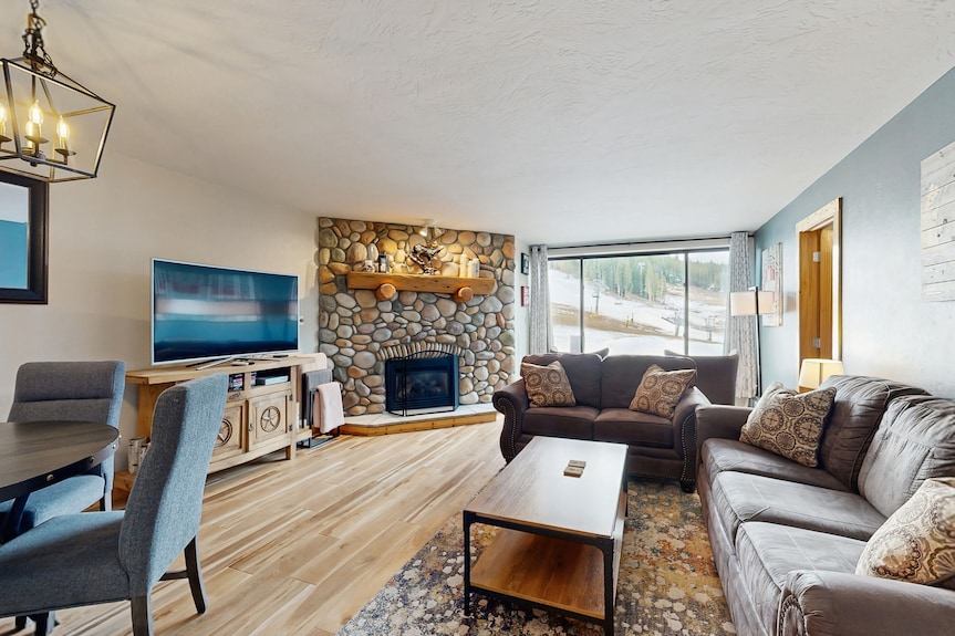 Spacious Ski-in/ski-out Copper Mountain Retreat With Balcony - Near Dining - Copper Mountain, CO