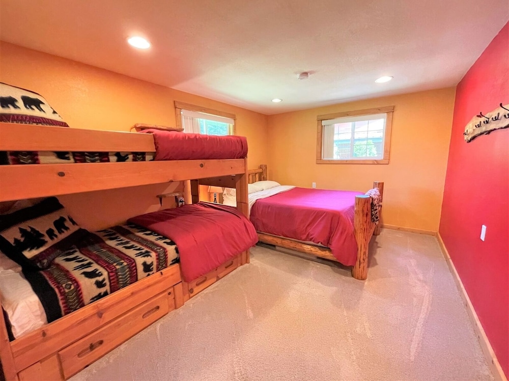 Mountain View | 1 Bed, 1 Bath - Packwood, WA